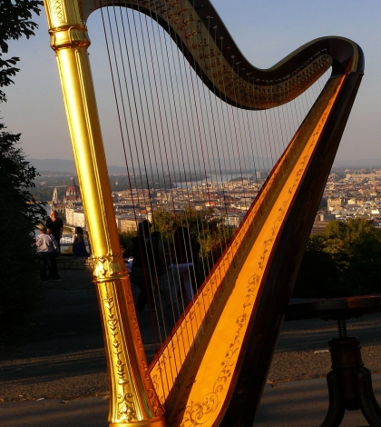 Hogyan szól a hárfa? | delina.hu